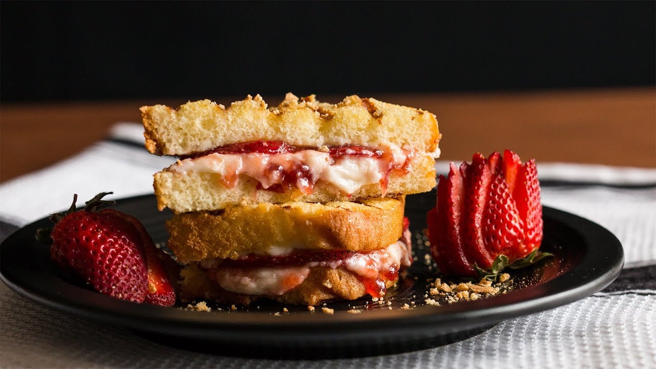 Resep Roti Strawberry Peanut Cheese Cake - Haluan Lifestyle