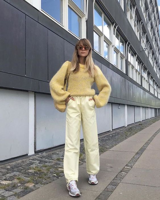 5 Inspirasi Yellow Outfit yang Buat Penampilan Kamu Makin Cerah, Yuk ...