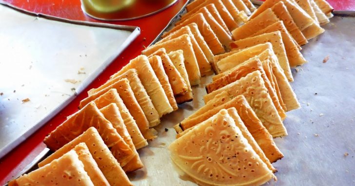 Sejarah Kuih Kapit yang Renyah Khas Malaysia - Haluan Lifestyle