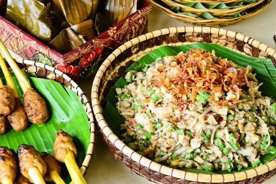 Menelusuri Akar Historis dan Keunikan Lawar Bali, Hidangan Tradisional ...